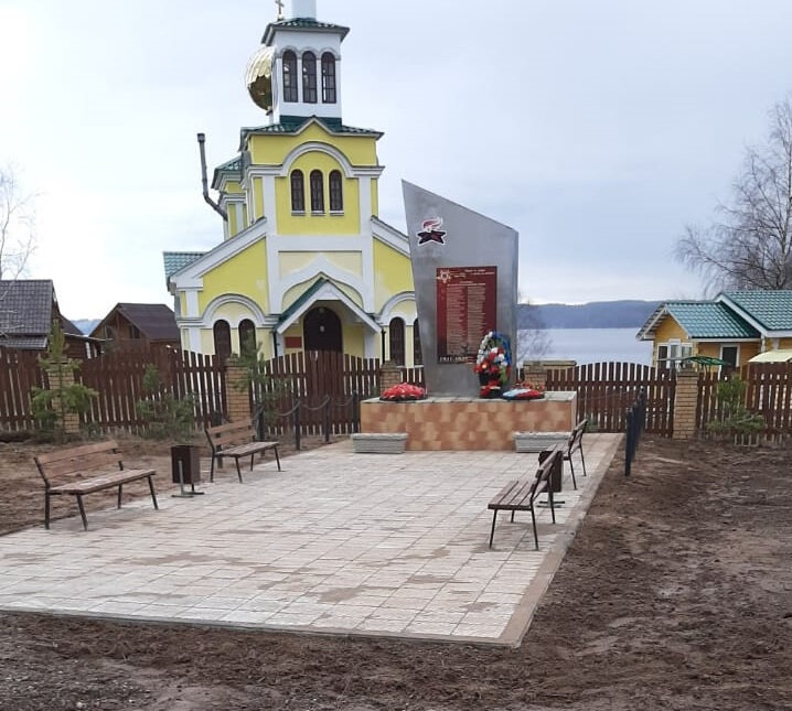 Anıt, heykel Односельчанам, погибшим в годы Великой Отечественной войны, Permski krayı, foto