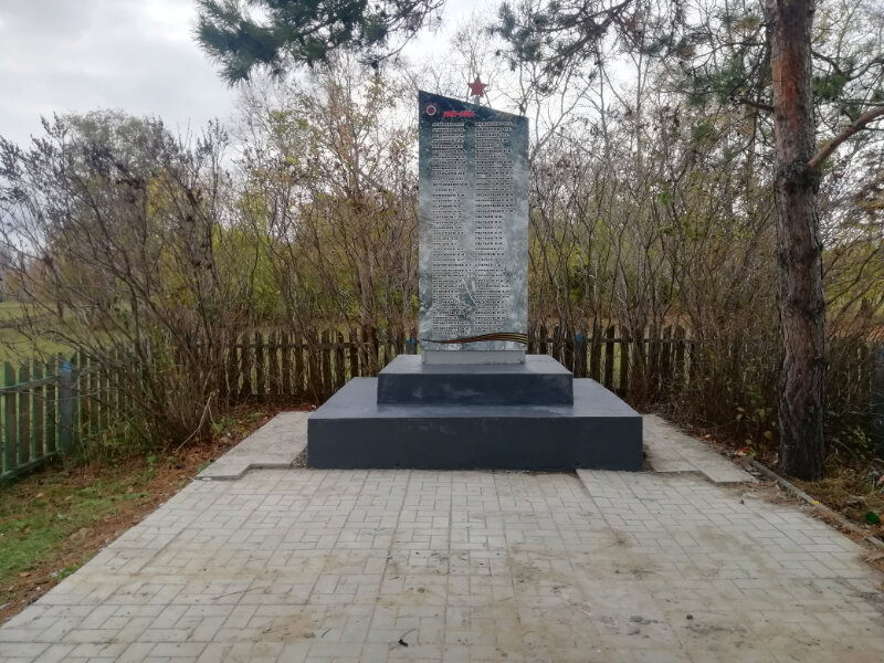 Anıt, heykel Погибшим воинам в годы ВОВ 1941-1945 гг., Tümen (Tiumenskaya) oblastı, foto