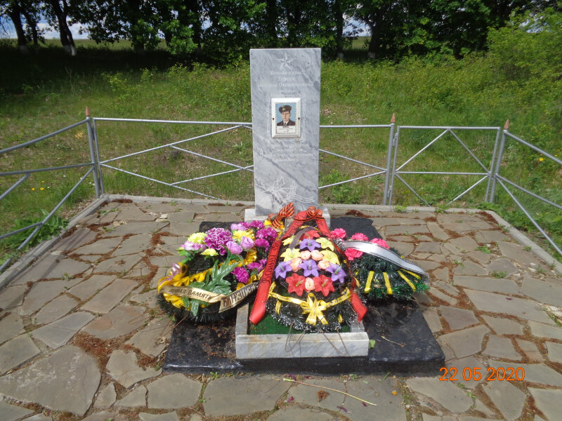 Anıt, heykel Воинское захоронение № 472, Voronejskaya oblastı, foto