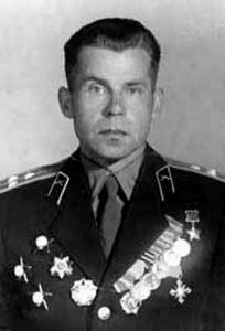 В.С. Волков (Kolkhoznaya ulitsa No:1), anıt, heykel  Rodniki'den
