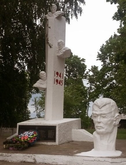 Anıt, heykel Братская могила, Minskaya oblastı, foto