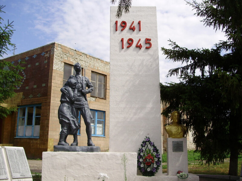 Anıt, heykel Воинам-землякам и братская могила воинов, Harkivska oblastı, foto