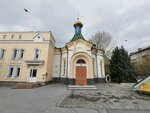 Chasovnya Vsekh Svyatykh Sibirskikh pri sobore Vozneseniya Gospodnya (Novosibirsk, Sovetskaya Street), şapel, haç anıtı  Novosibirsk'ten