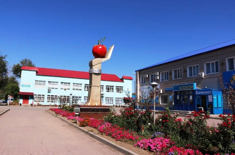 Park, sokak heykeli Alma, Doğu Kazakistan eyaleti, foto