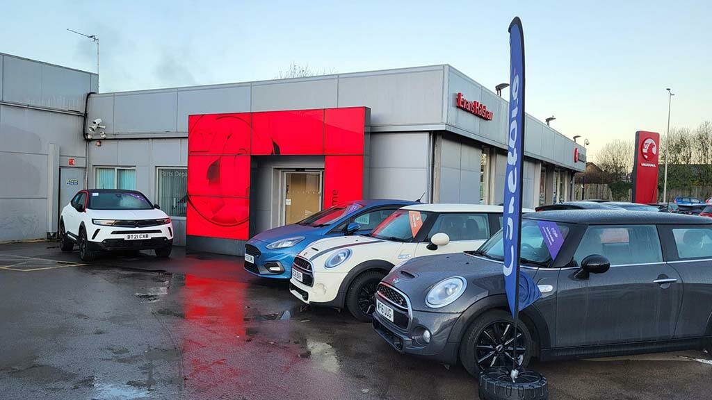Otomobil parçaları imalatı Evans Halshaw Vauxhall Newport, Newport, foto