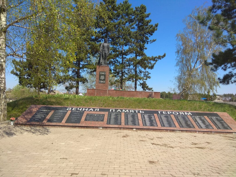 Anıt, heykel Братская могила, Belgorodskaya oblastı, foto