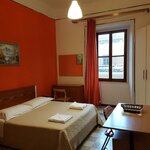 Guesthouse Ava (Lazio, Roma, Via Carlo Cattaneo, 15), otel  Roma'dan
