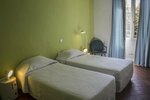Hôtel Burrhus (Place Montfort No:2, Vaison-la-Romaine), otel