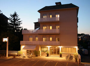 Astoria (Emilia-Romagna, la città di Ravenna, Circonvallazione alla Rotonda dei Goti), otel  Ravenna'dan