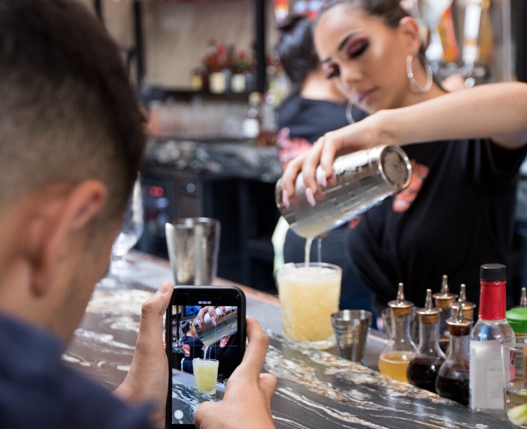 Tasarım stüdyoları Redefine Marketing Group, Covina, foto