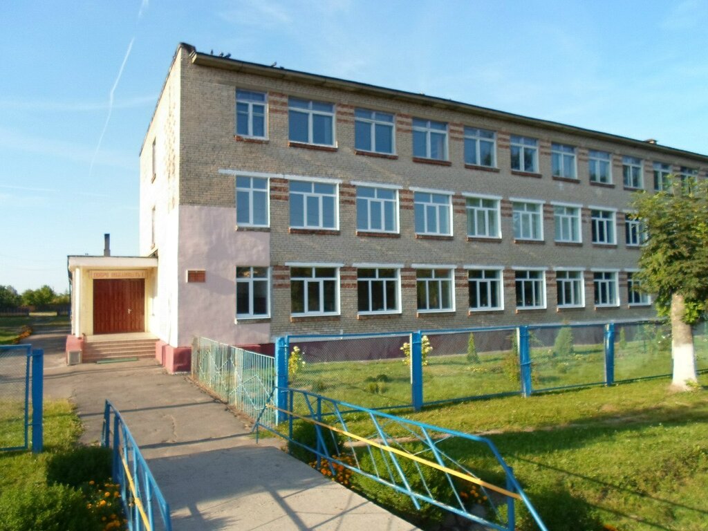 Ortaokul Srednyaya shkola im Bogdanovicha, Minskaya oblastı, foto