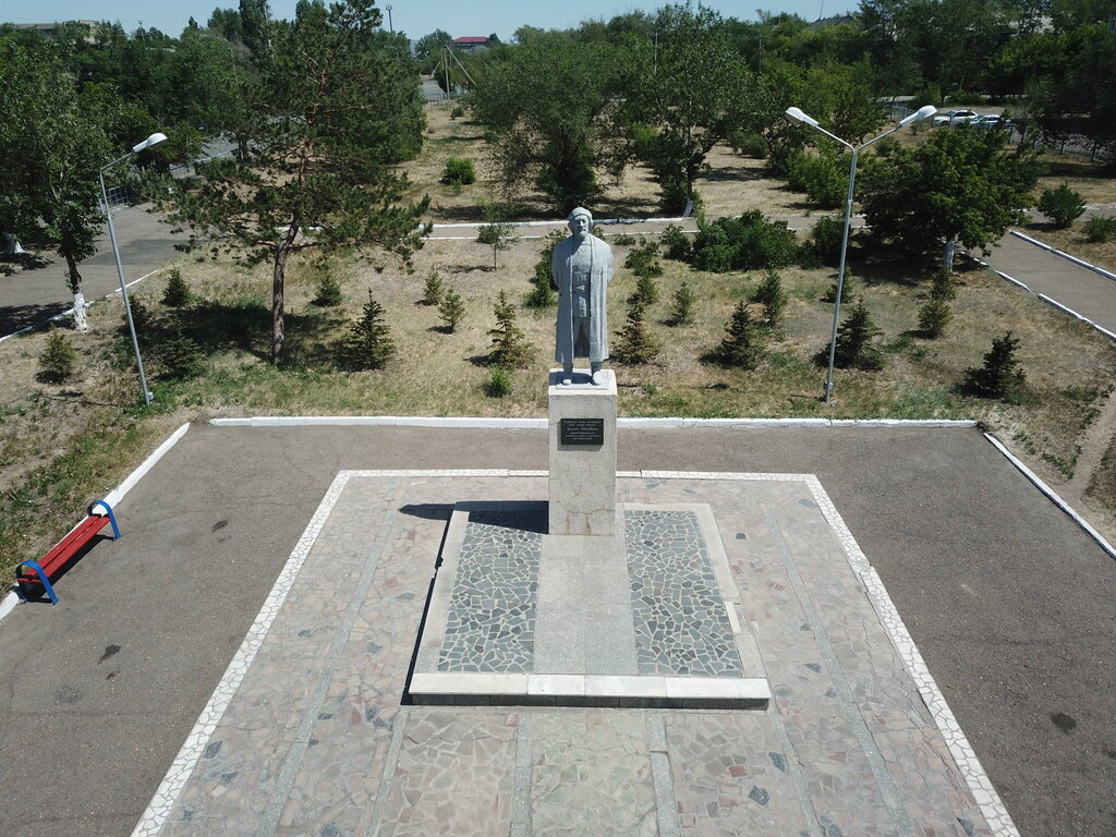 Anıt, heykel K. Pshenbaev, Yekibastuz (Ekibastuz), foto