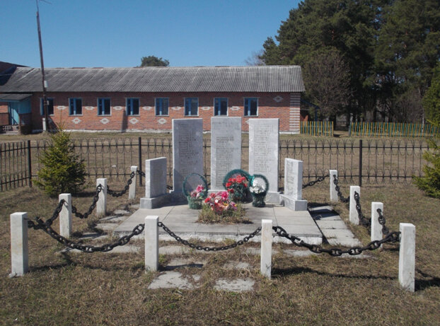 Anıt, heykel Воинам-победителям, Tümen (Tiumenskaya) oblastı, foto