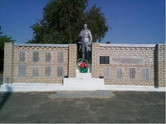 Anıt, heykel Погибшим воинам ВОВ, Rostovskaya oblastı, foto