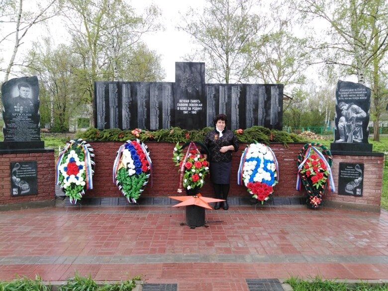 Anıt, heykel Обелиск погибшим воинам в Великой Отечественной войны, Nijegorodskaya oblastı, foto