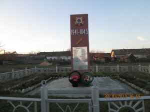 Воинам, погибшим в Великой Отечественной войне 1986 г. (Ulyanovsk Region, Veshkaymskiy rayon, Yermolovskoye selskoye poseleniye, posyolok Sharlovo), anıt, heykel  Ulyanovskaya oblastından