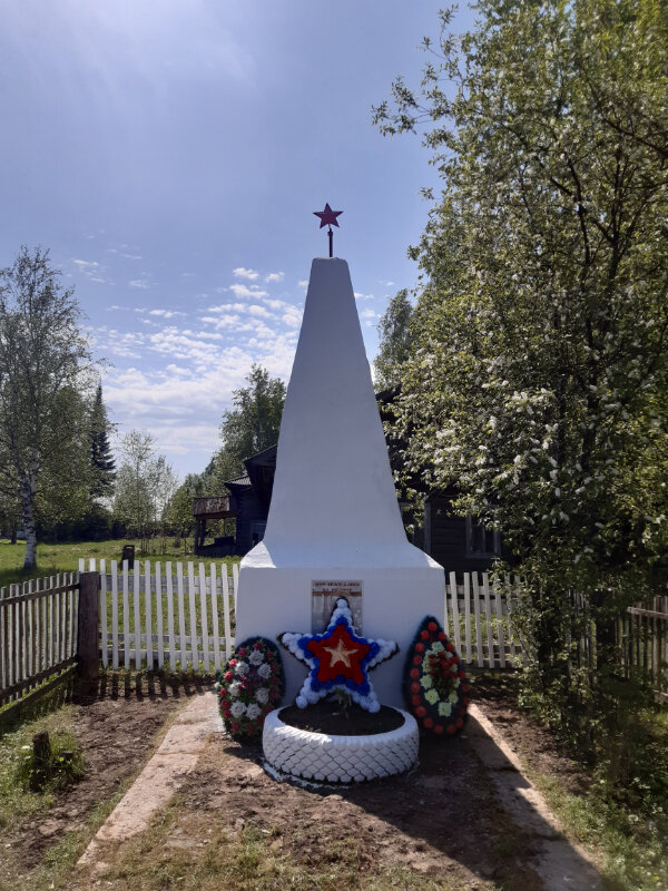 Anıt, heykel Воинам, погибшим в годы Великой Отечественной войны, Sverdlovskaya oblastı, foto