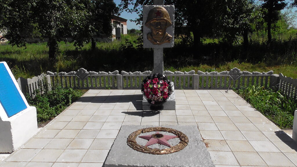 Anıt levhası, anıt taş Памятный знак воинам-односельчанам, Kurskaya oblastı, foto