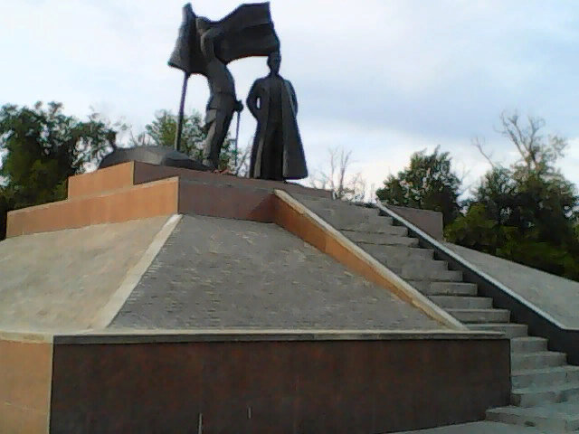 Anıt, heykel Ф. Подтелкову и М. Кривошлыкову, Rostovskaya oblastı, foto
