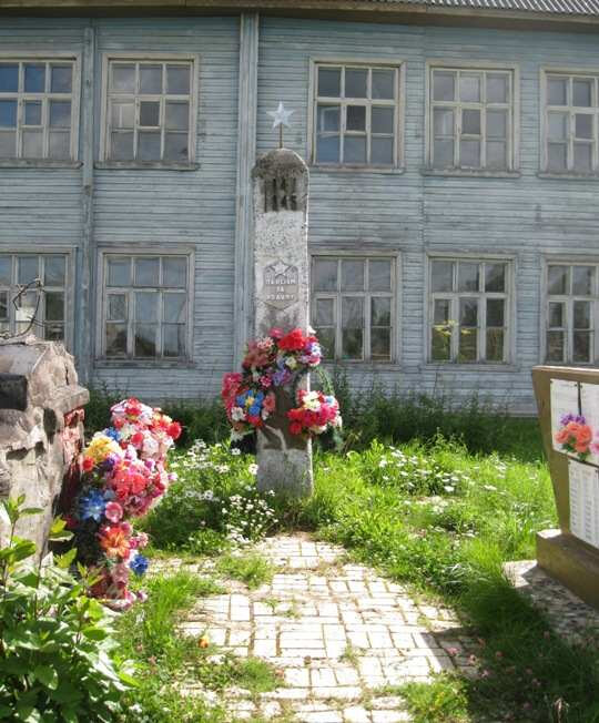 Anıt, heykel Безвинно осужденным первым строителям Кодино, Arhangelskaya oblastı, foto