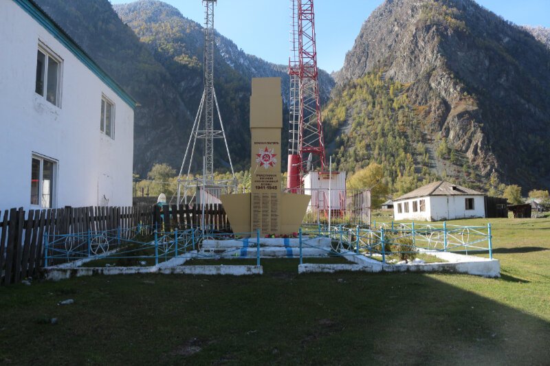 Anıt, heykel Воинам-землякам, погибшим в Великой Отечественной войне, Altay Cumhuriyeti, foto