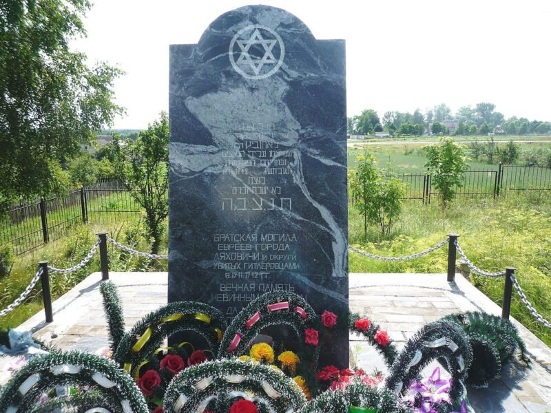 Anıt, heykel Погибшим евреям, Liahoviçi, foto