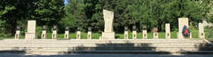 Воинам (Făleşti), anıt, heykel  Falesti'den