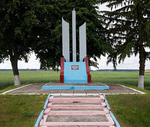 Могила Героя Советского Союза Н.А. Гречихина (Homieĺskaja voblasć, Chojnicki rajon, Alieksicki Rural Council, vioska Tunieŭščyna, ulitsa Grechikhina), anıt, heykel  Gomelskaya oblastından