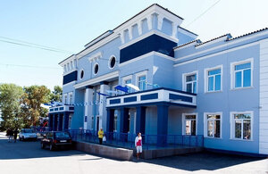 Здание, где в январе 1942 г. размещался эвакогоспиталь (ulitsa Parizhskoy Kommuny No:1А), anıt levhası, anıt taş  Sljudyanka'dan