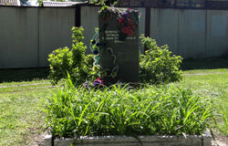 Anıt, heykel Братская могила, Dniprodzerzhynsk, foto