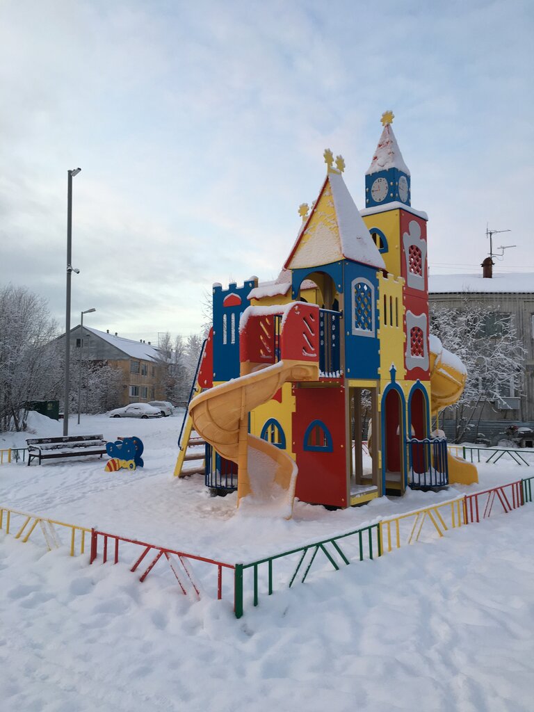 Oyun alanı Playground, Gubkinski, foto