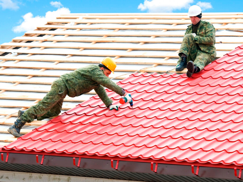 Çatı ve çatı materyalleri Metproff, Volgogradskaya oblastı, foto