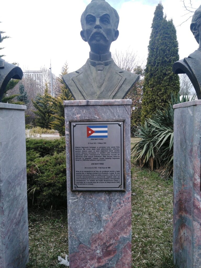 Park, sokak heykeli Jose Marti Perez Anıtı, Ankara, foto