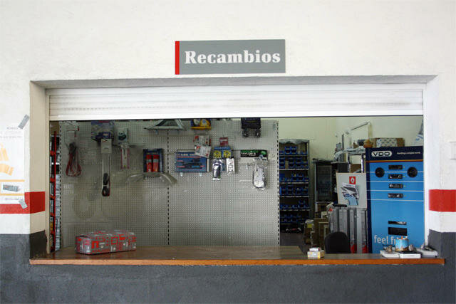 Kamyon ve ağır vasıta satış ve servis firmaları Comequin, S. C. De Clm, Kastilya‑La Mancha, foto