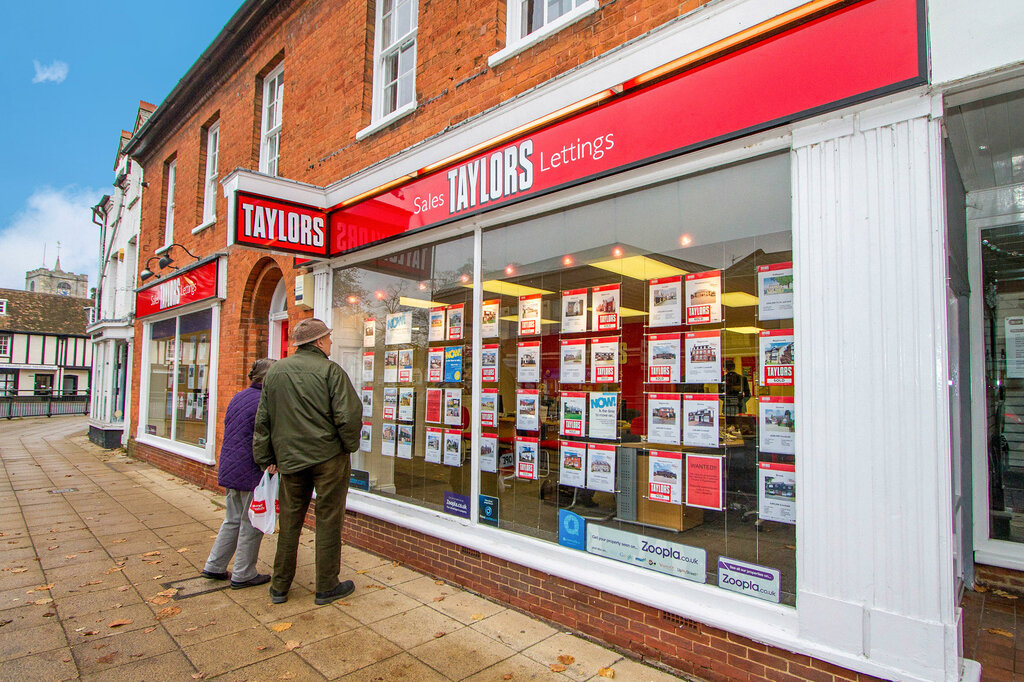 Arazi dizisi Taylors Sales and Letting Agents Biggleswade, İngiltere, foto