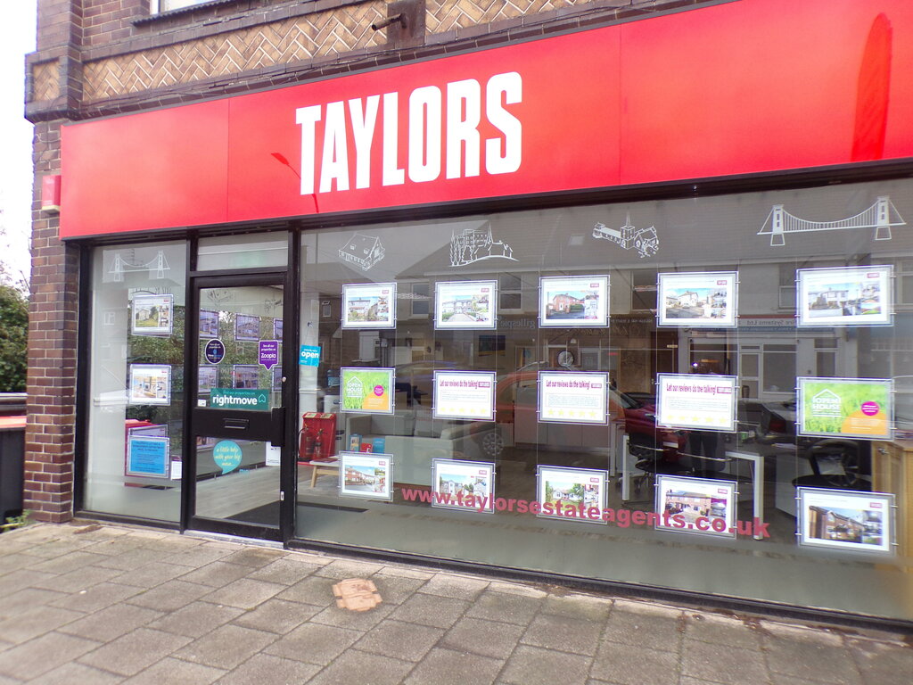 Arazi dizisi Taylors Estate Agent Filton, İngiltere, foto