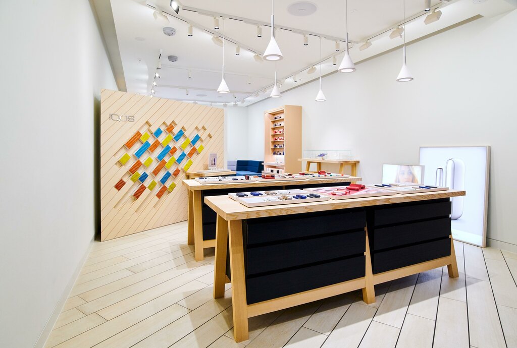 Tütün, sigara mağazaları Iqos Store, Dresden, foto