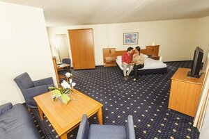 Swiss Holiday Park - Hostel (Schwyz, Dorfstrasse, 10), otel  Schwyz'dan