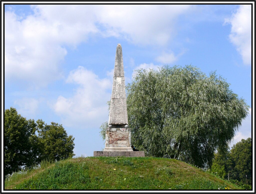 Anıt, heykel Обелиск усадьбы Е.Р. Дашковой, Kalujskaya oblastı, foto