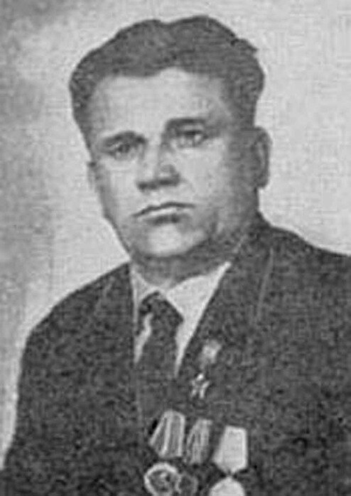 Anıt levhası, anıt taş Герою Советского Союза Бочарову Сергею Ивановичу, Arhangelskaya oblastı, foto