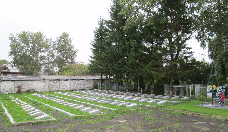 Anıt, heykel Братское кладбище советских воинов, Solikamsk, foto