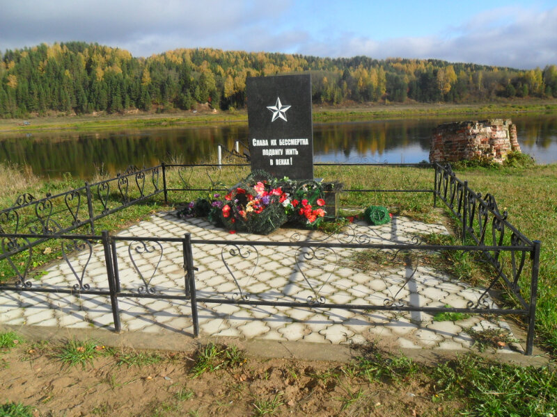 Anıt, heykel Воинам-освободителям, погибшим и участвовавшим в боях с немецкими захватчиками, Vologodskaya oblastı, foto