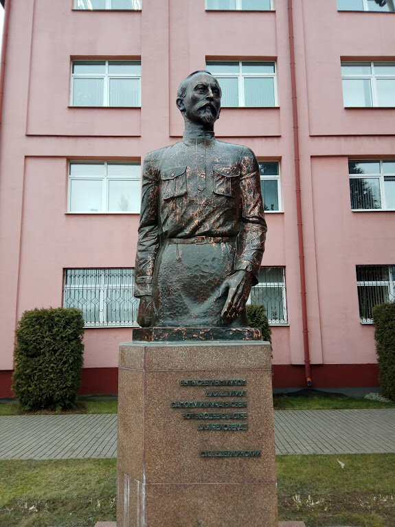 Anıt, heykel Ф.Э. Дзержинский, Salihorsk, foto