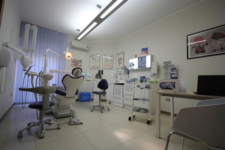 Özel ağız ve diş sağlığı klinikleri ve muayenehaneleri Dental Smile Center, Potenza, foto