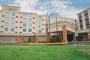 La Quinta Inn & Suites by Wyndham Salisbury (Texas, Bexar County, City of San Antonio, Salisbury Drive), otel  Salisbury'den