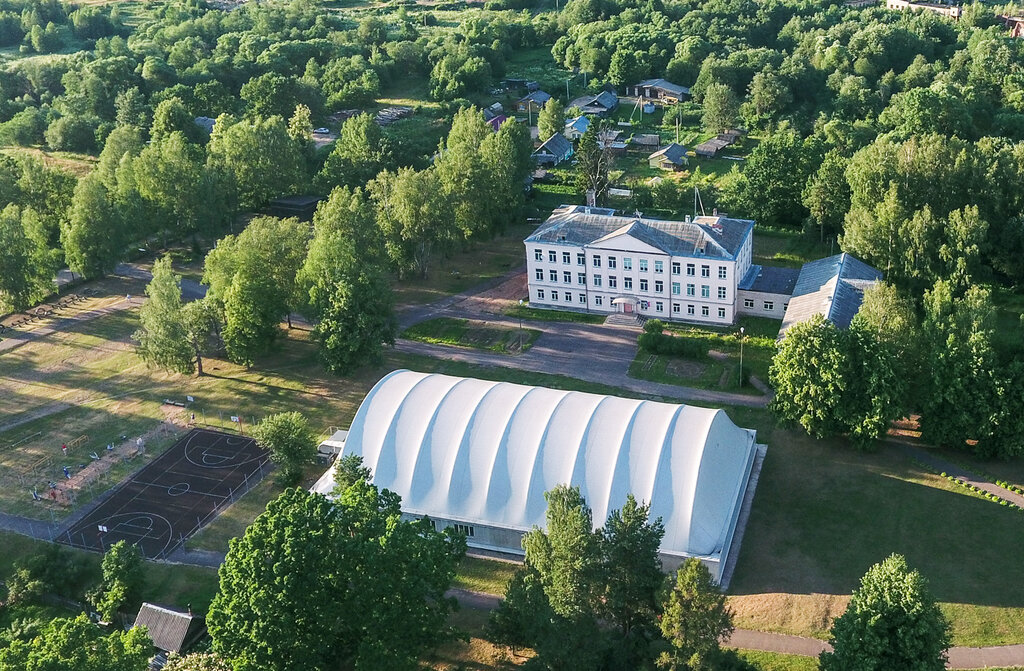 Ortaokul Marevskaya Srednyaya Obshcheobrazovatelnaya shkola, Novgorodskaya oblastı, foto