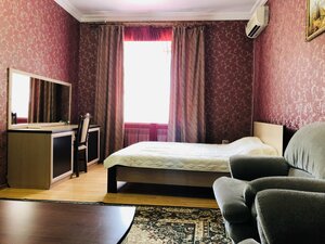 Zama (ulitsa Ye.M. Batayevoy No:36, Grozny), otel  Grozni'den