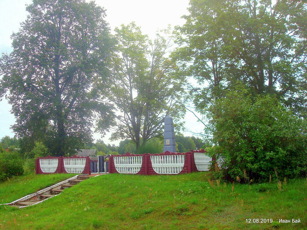 Anıt, heykel Братская могила, Vitebskaya oblastı, foto