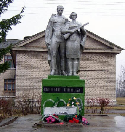 Anıt, heykel Братская могила советских воинов, Grodnenskaya oblastı, foto