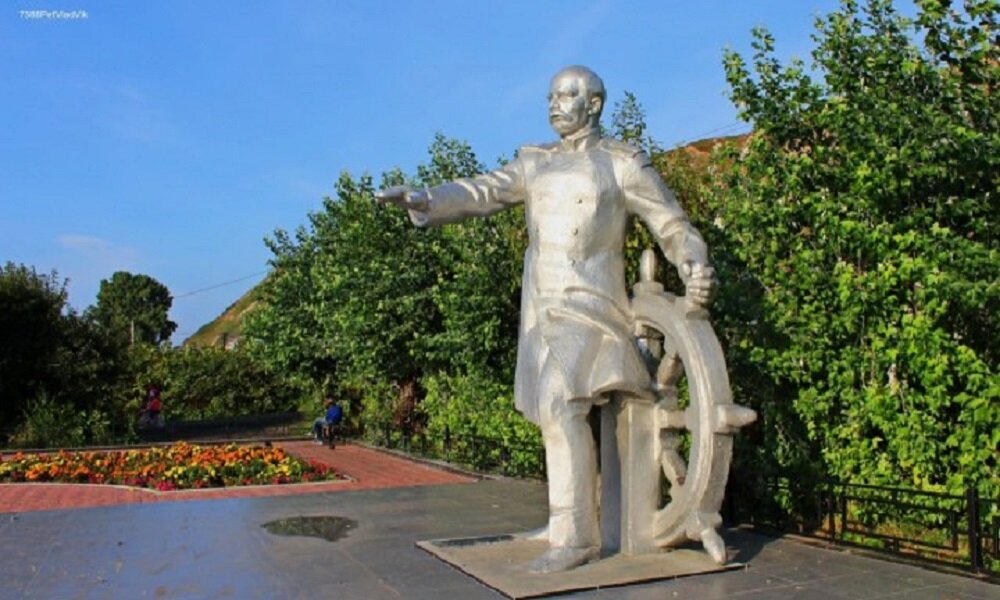 Anıt, heykel Г.И. Невельской, Nevelsk, foto